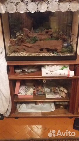 Аквариум и тумбочка